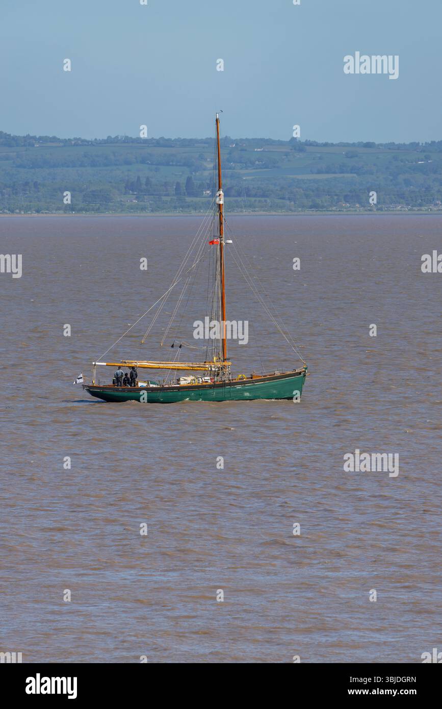 The Island Trust vessel STV Pegasus passing Battery Point Portishead ...