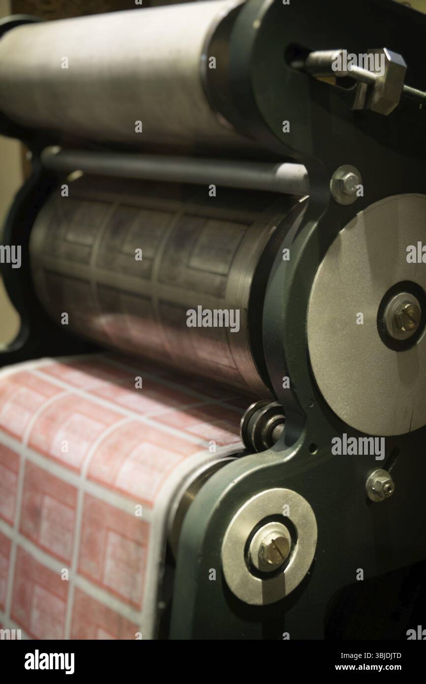 Old money printing machine hi-res stock photography and images - Alamy