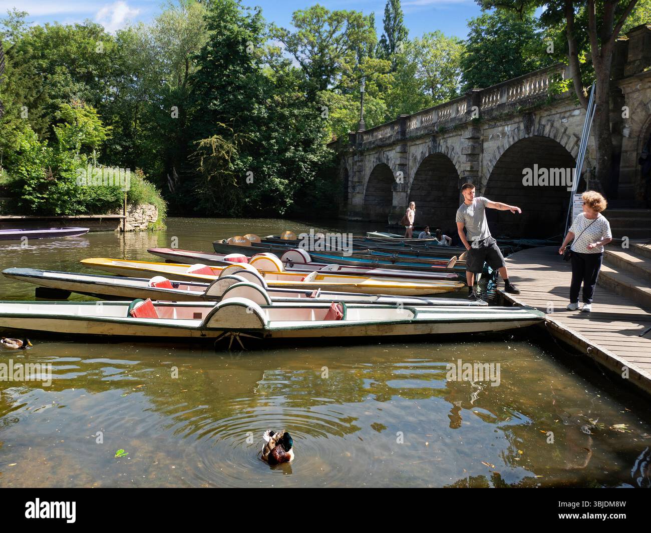 Pleasure punts on the River Cherwell by Maddalen Bridge, Oxford. This ...