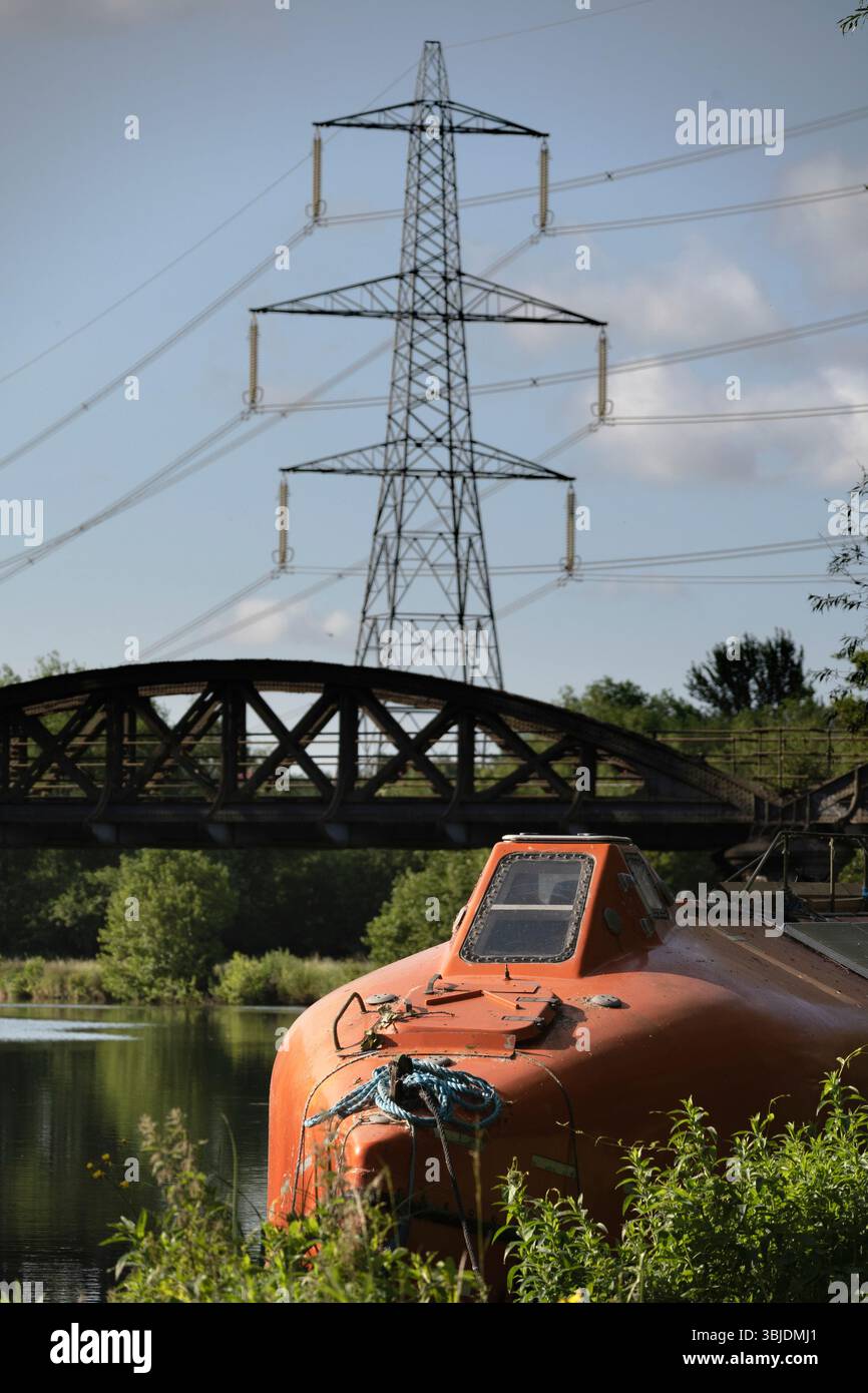 A scenic part of the River Thames as it joins Hinksey Stream at ...