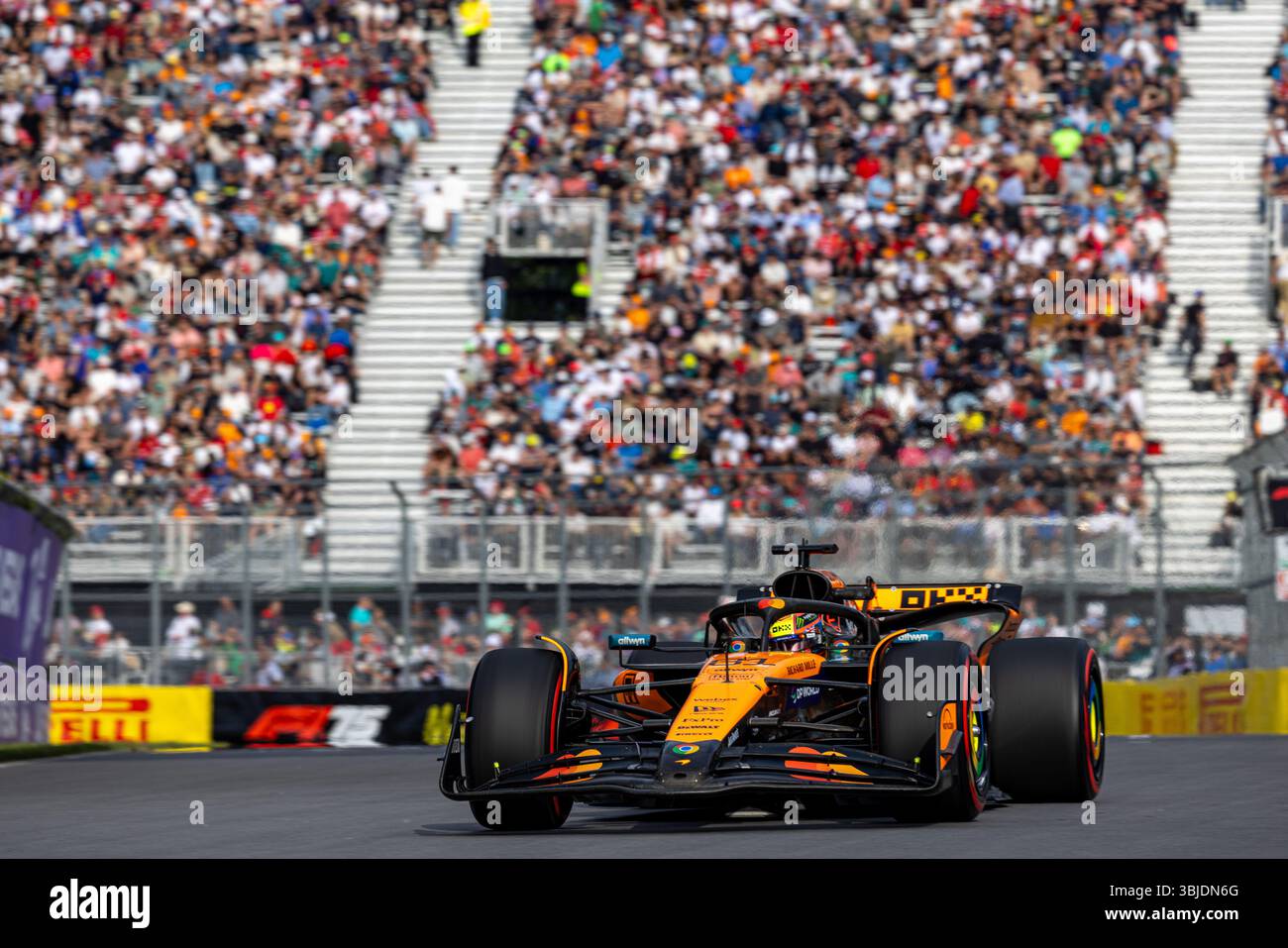 Oscar Piastri (AUS) - McLaren Formula 1 Team - McLaren MCL39 - Mercedes ...