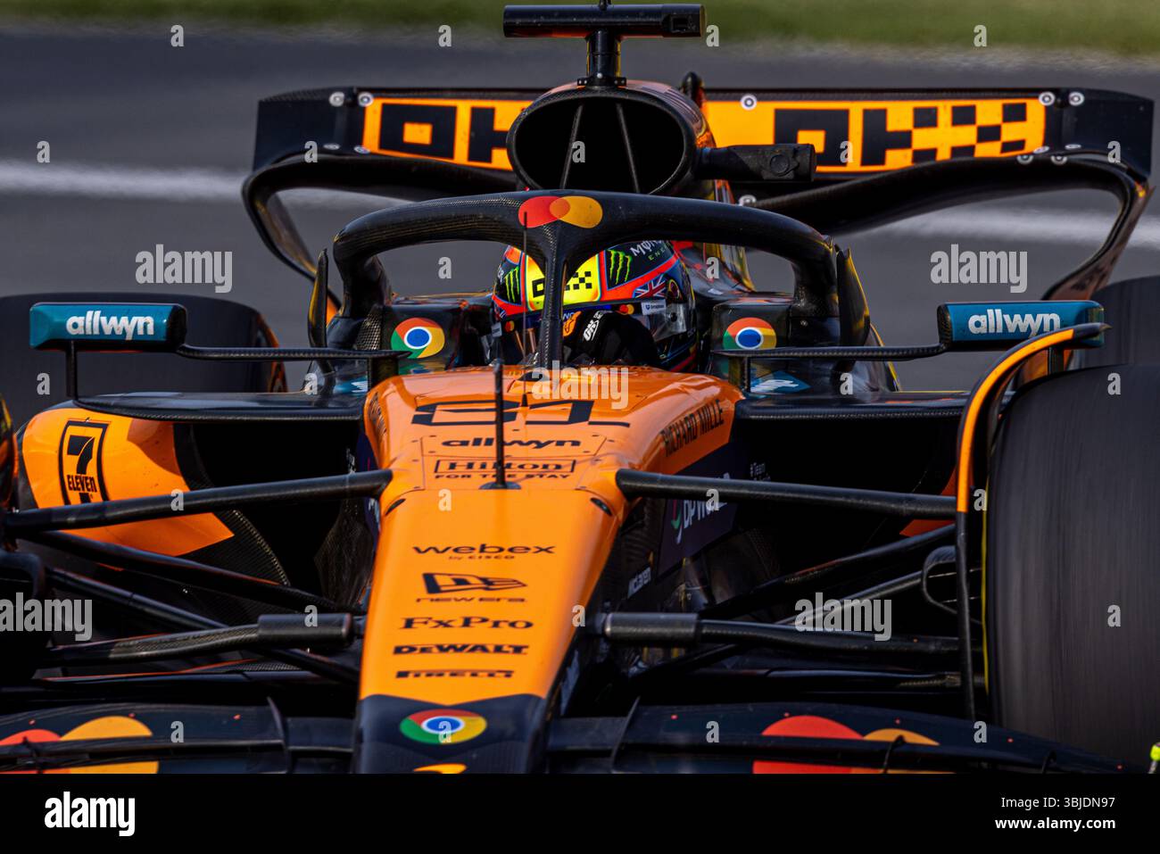 Oscar Piastri (AUS) - McLaren Formula 1 Team - McLaren MCL39 - Mercedes ...