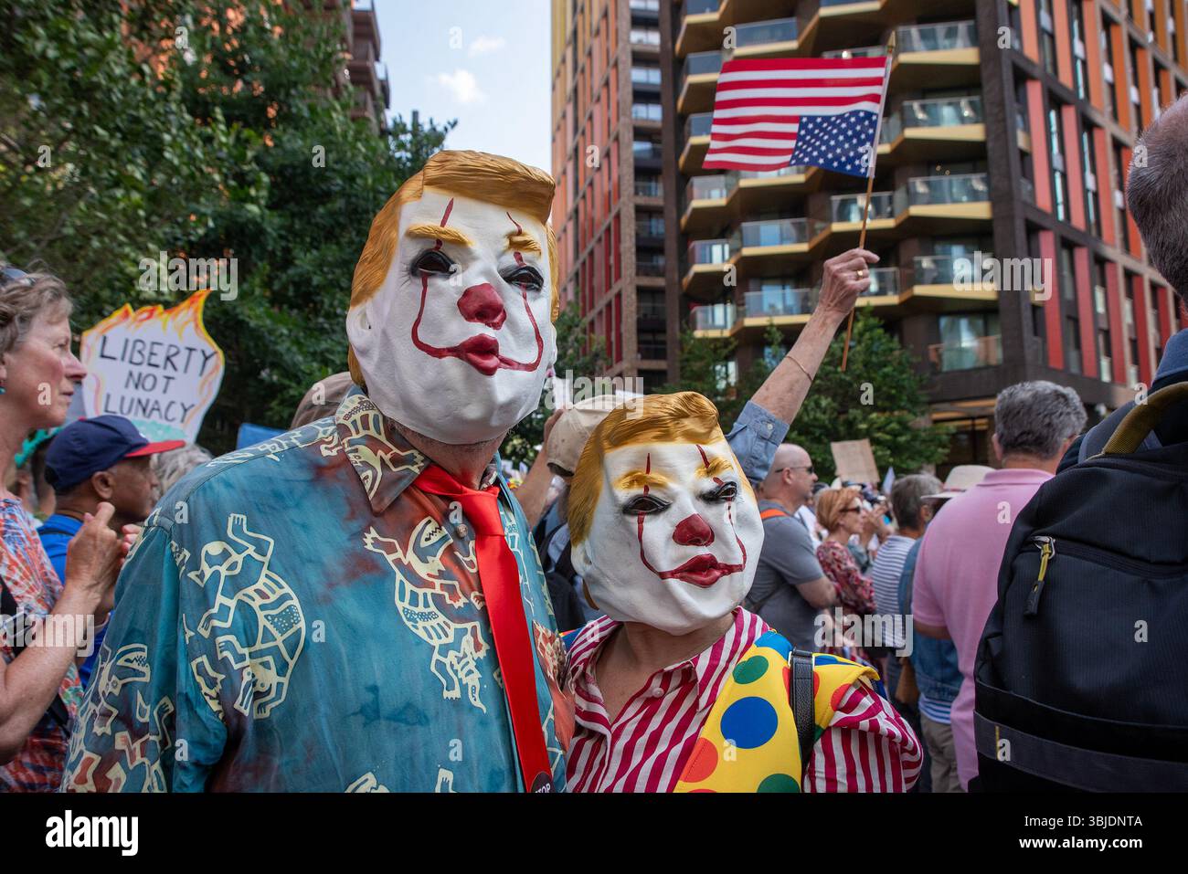 Trump clown hi-res stock photography and images - Alamy