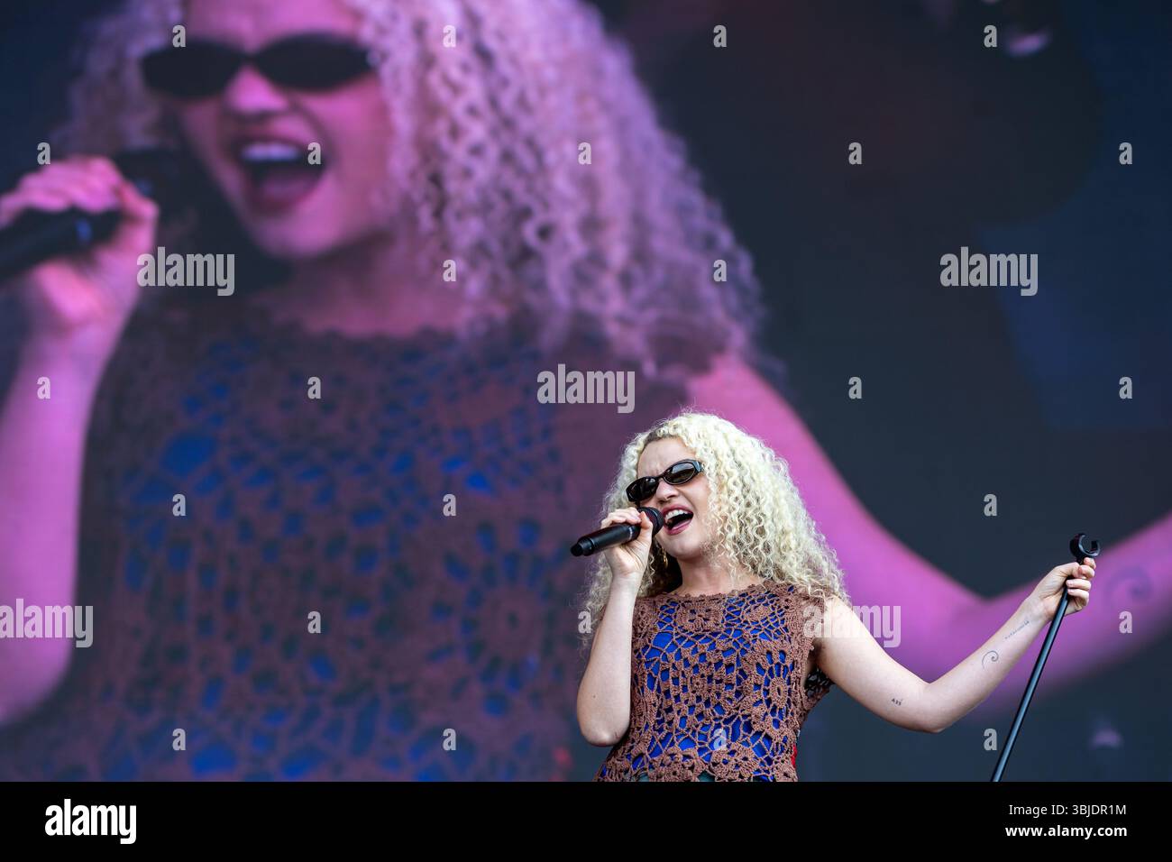The singer of ANAVITÓRIA, Vitória Falcão, performs at Primavera Sound ...