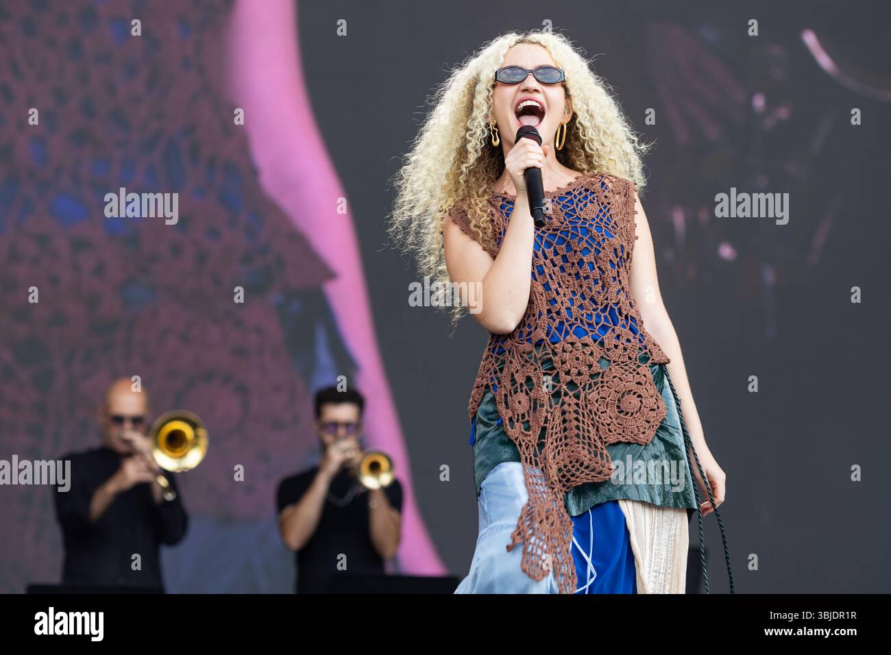 The singer of ANAVITÓRIA, Vitória Falcão, performs at Primavera Sound ...