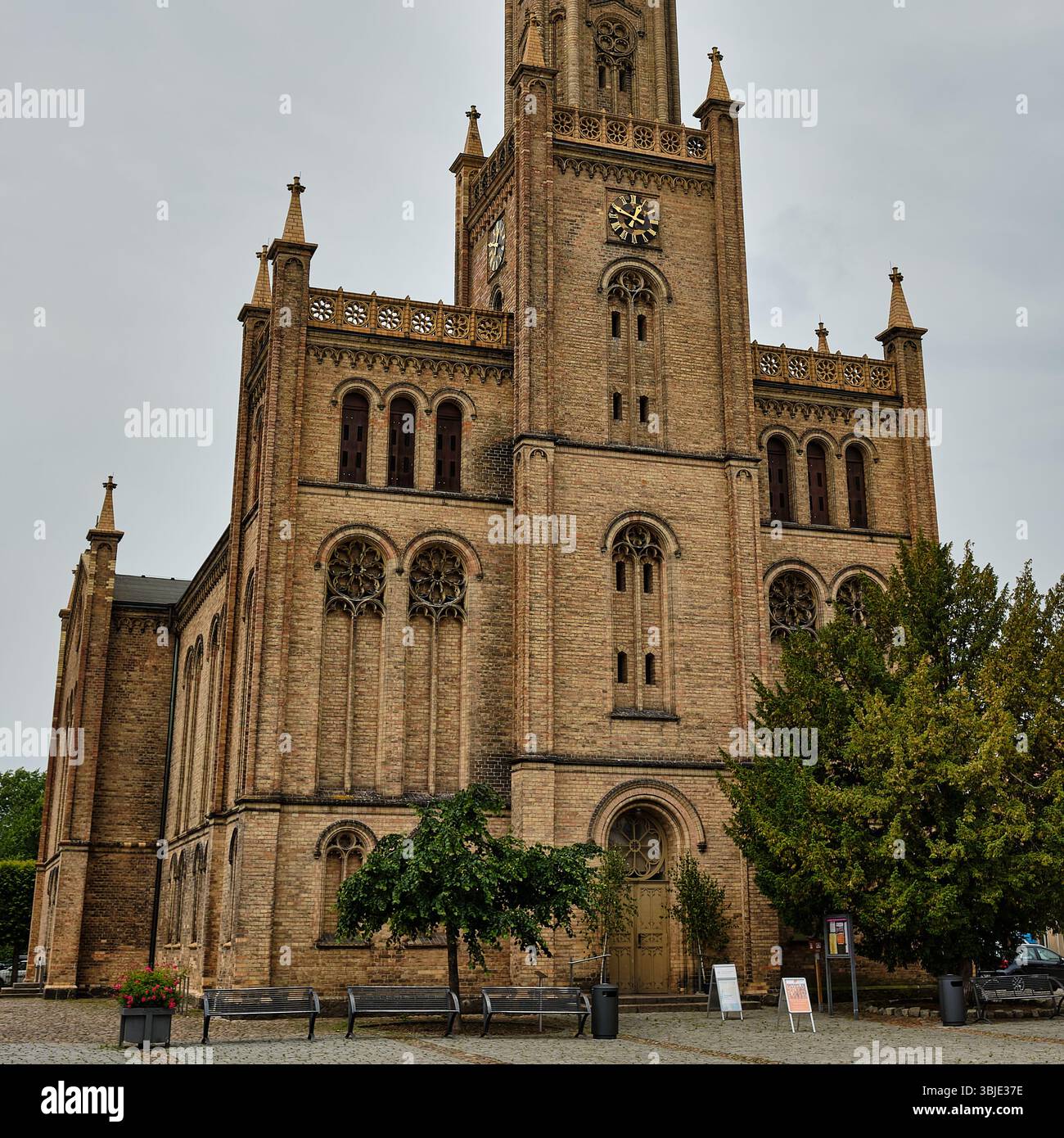 Gothic arches arched windows hi-res stock photography and images - Alamy