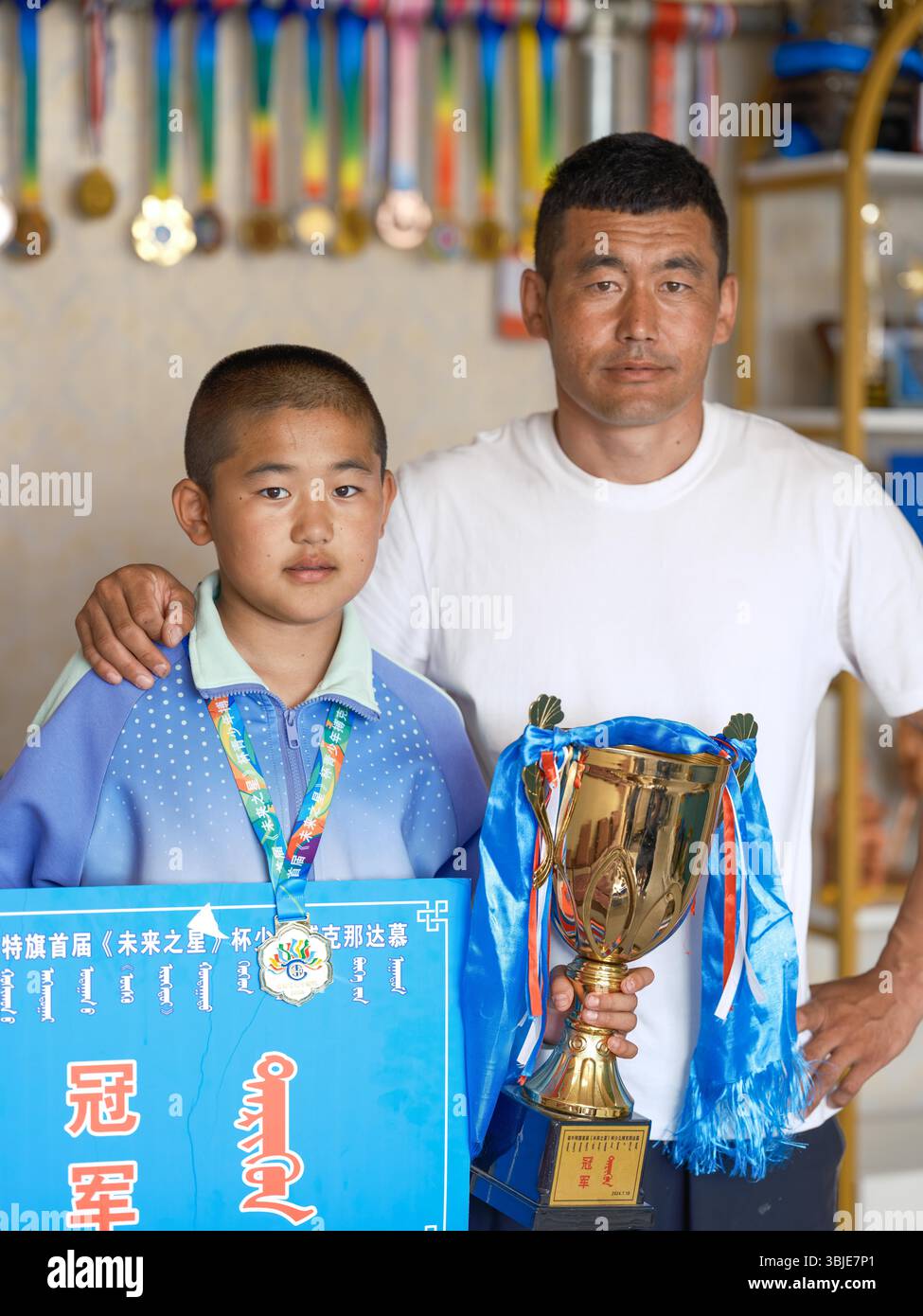 (250615) -- XILINGOL LEAGUE, June 15, 2025 (Xinhua) -- Urbuusan and his ...