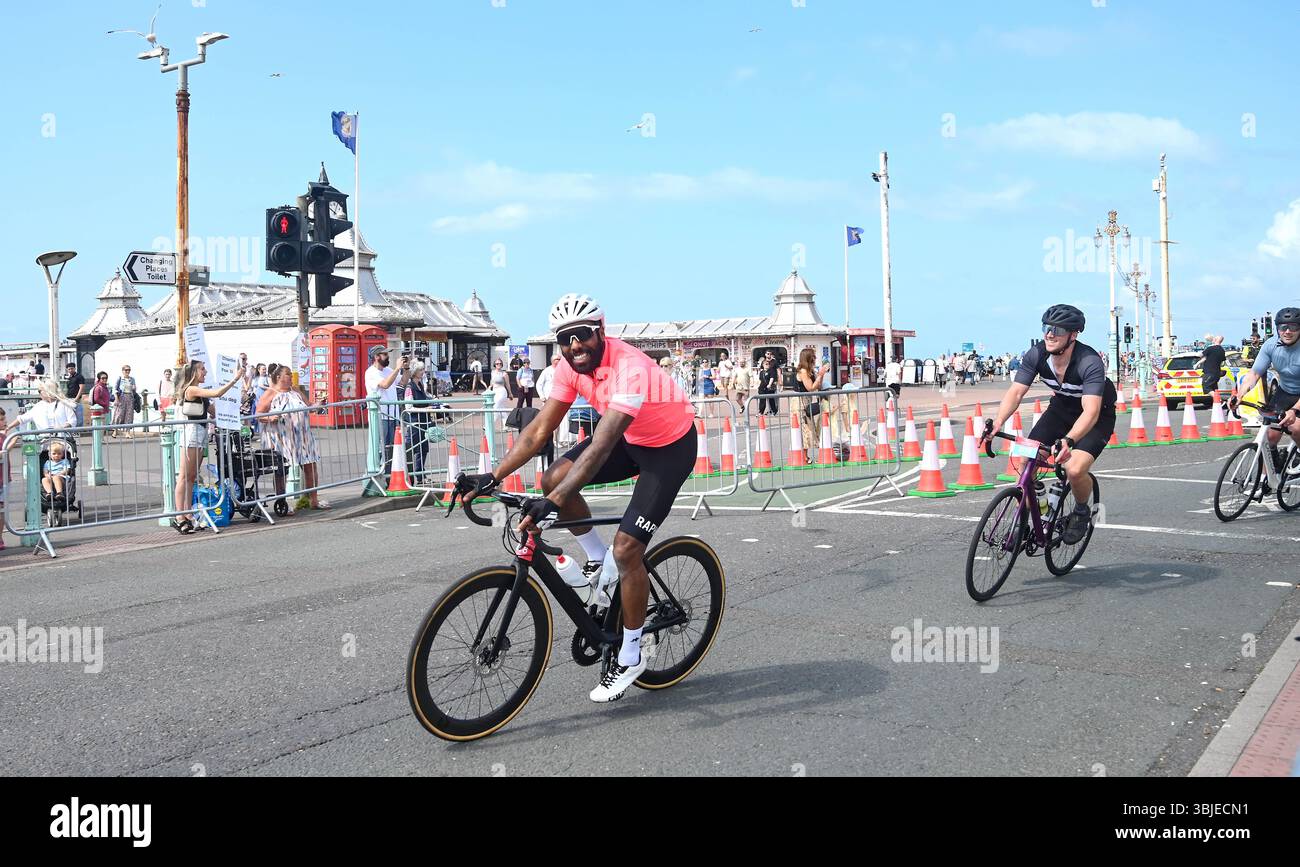 Brighton UK 15th June 2025 - Thousands of cyclists near the finish as ...