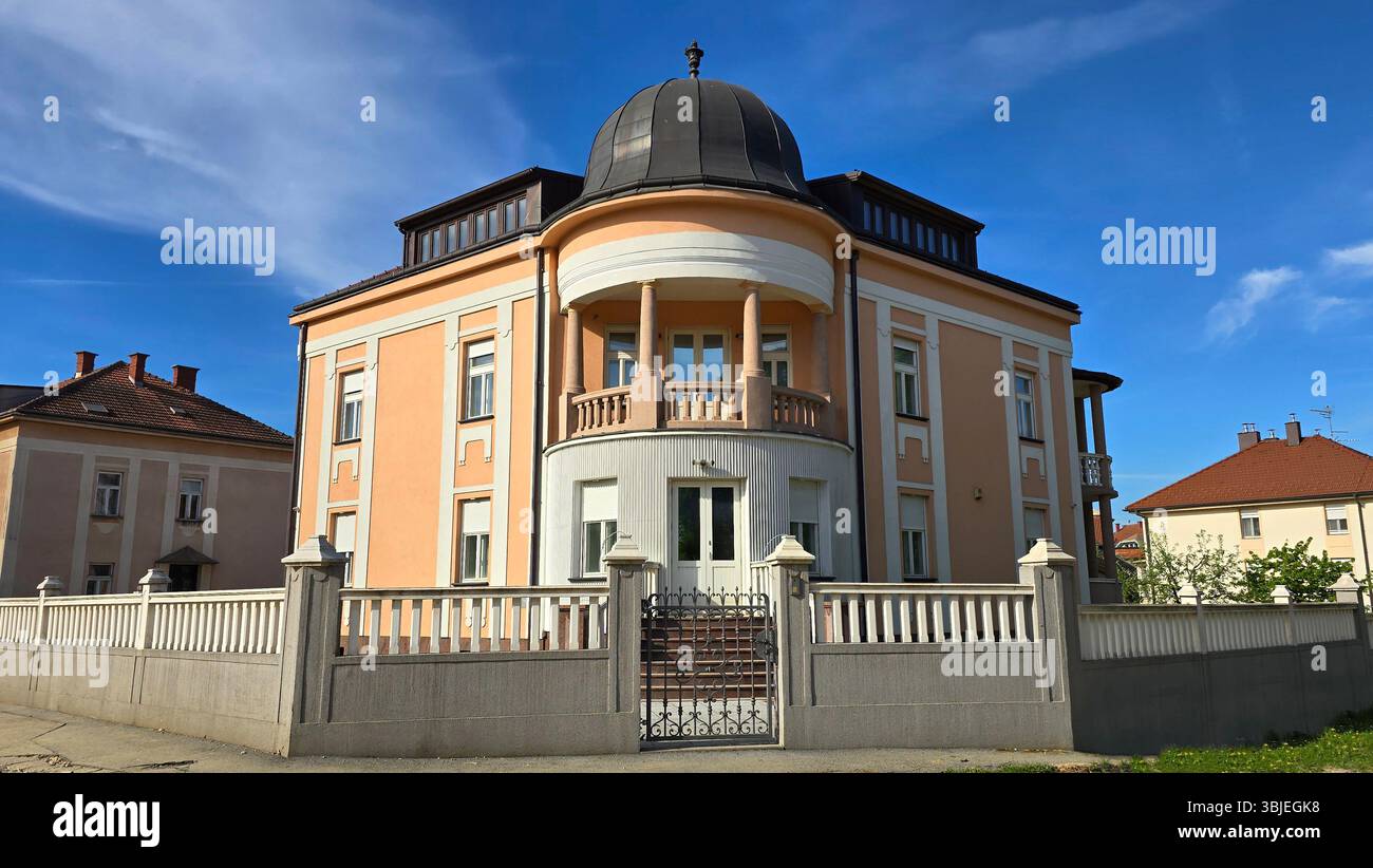 Prominent structure supported hi-res stock photography and images - Alamy
