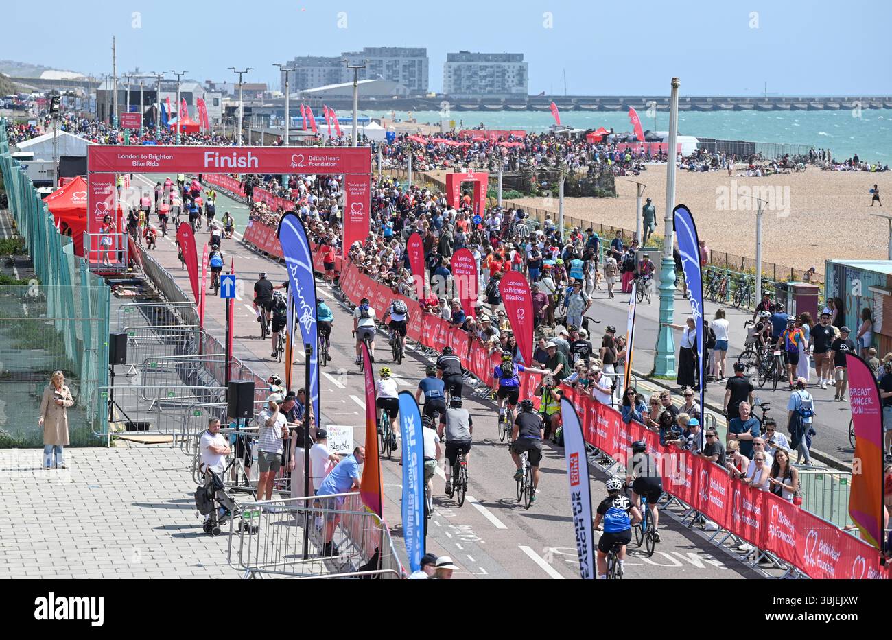 Brighton UK 15th June 2025 - Thousands of cyclists near the finish as ...