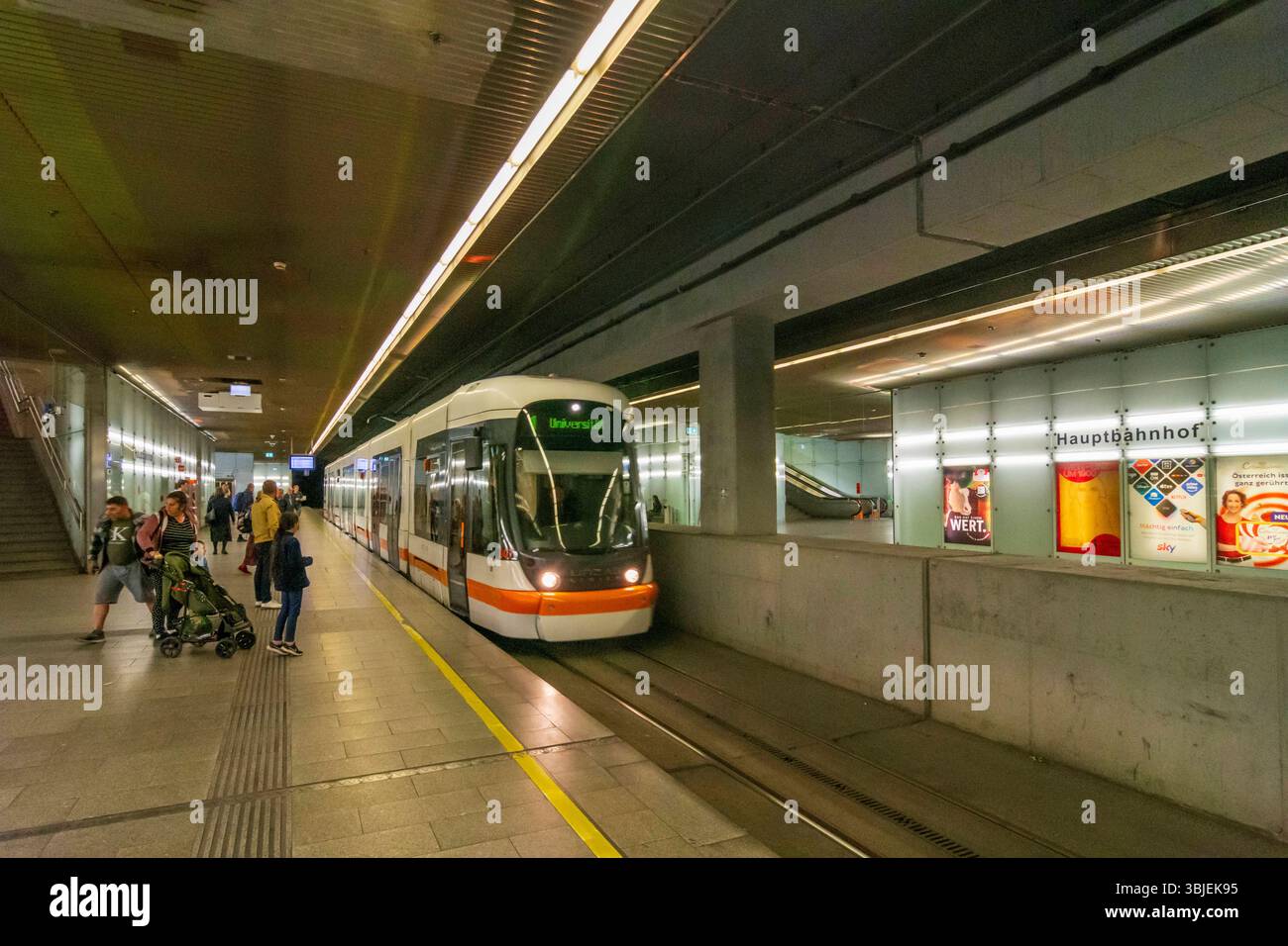 streetcar at station Hauptbahnhof Linz Linz an der Donau Oberösterreich ...