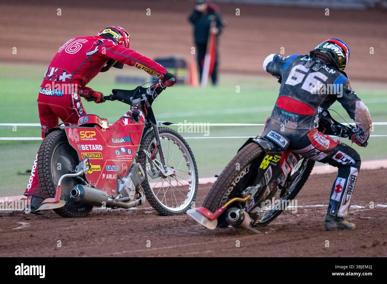 Max Fricke of Australia (red) and Fredrik Lindgren of Sweden (blue) in ...
