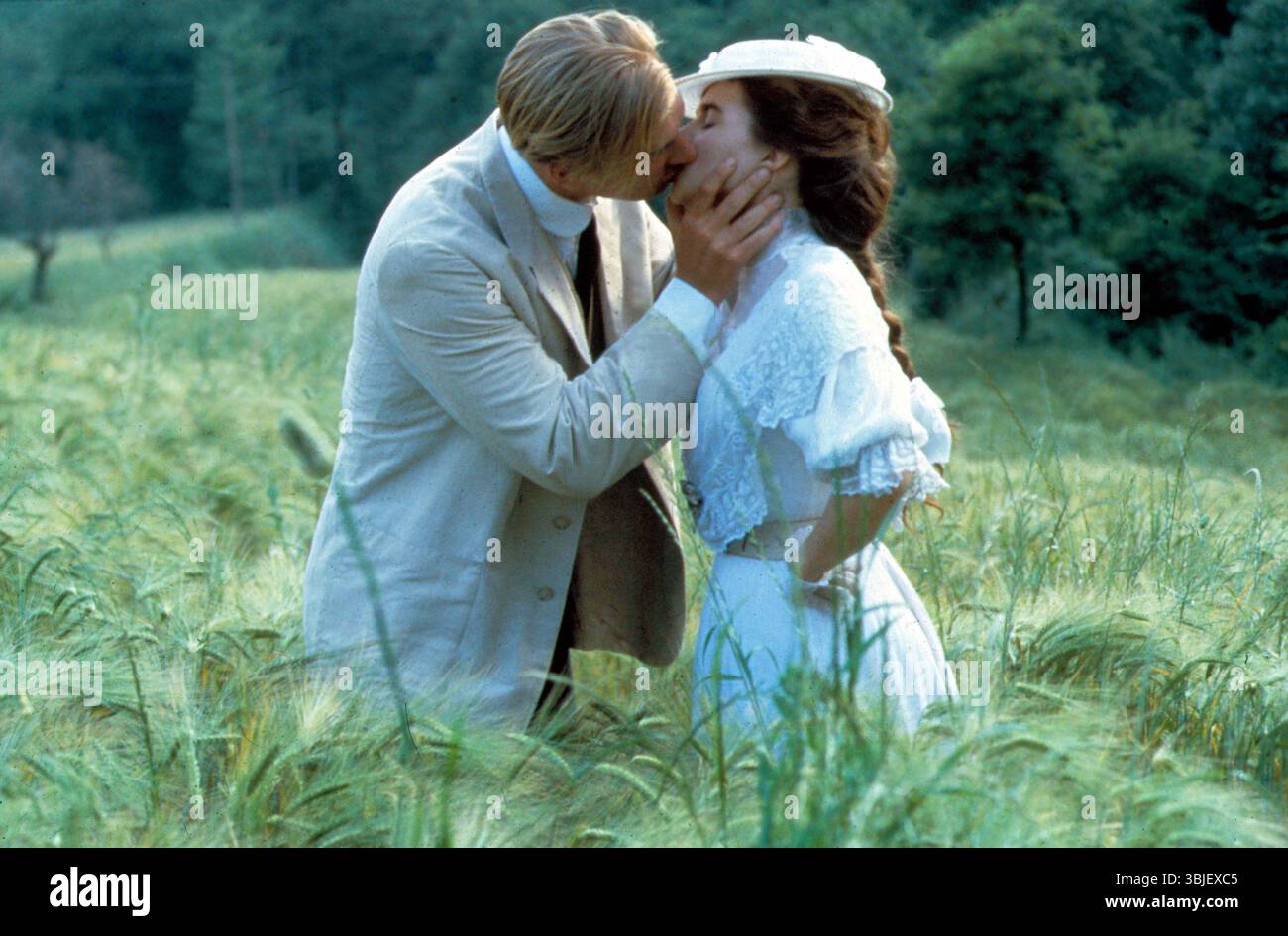 HELENA BONHAM CARTER and JULIAN SANDS in A ROOM WITH A VIEW (1985 ...