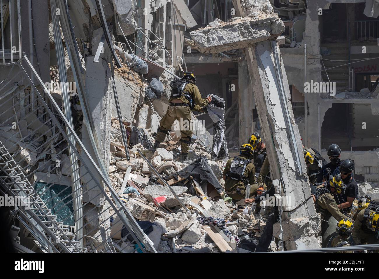 Israeli military rescue personnel from the Home Front Command search ...
