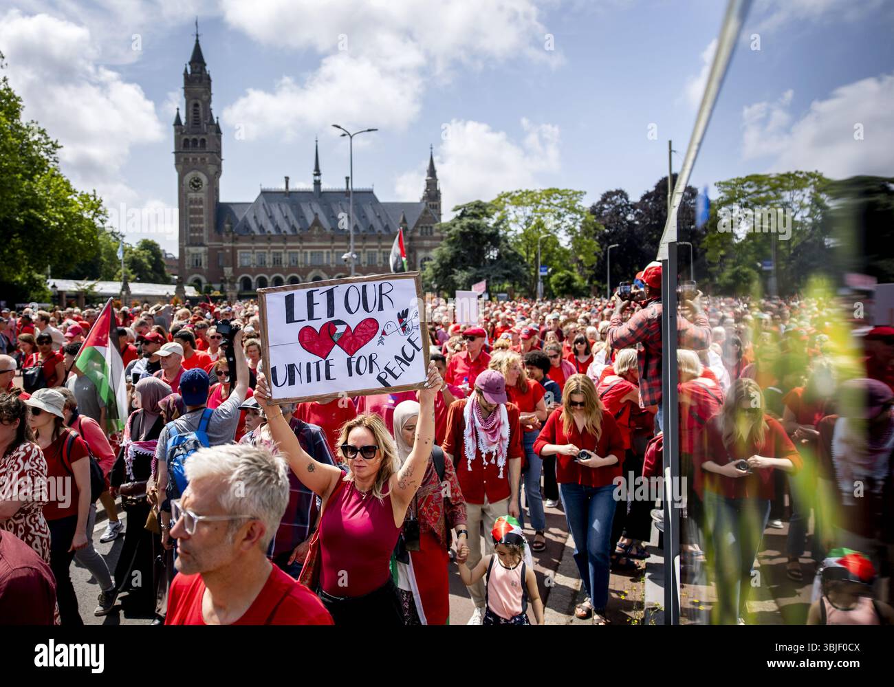 DEN HAAG - Activists walk through the center, during a demonstration ...