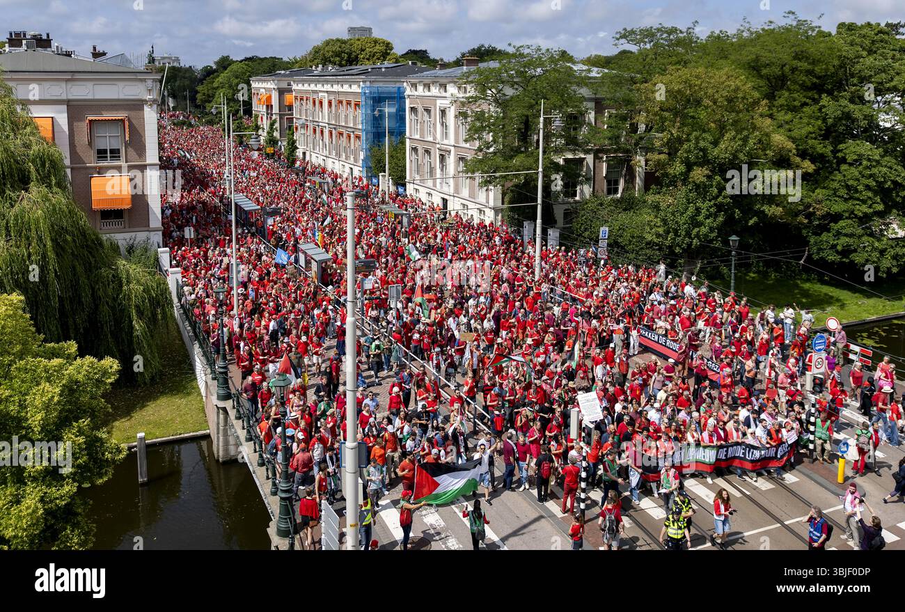 DEN HAAG - Activists walk through the center, during a demonstration ...