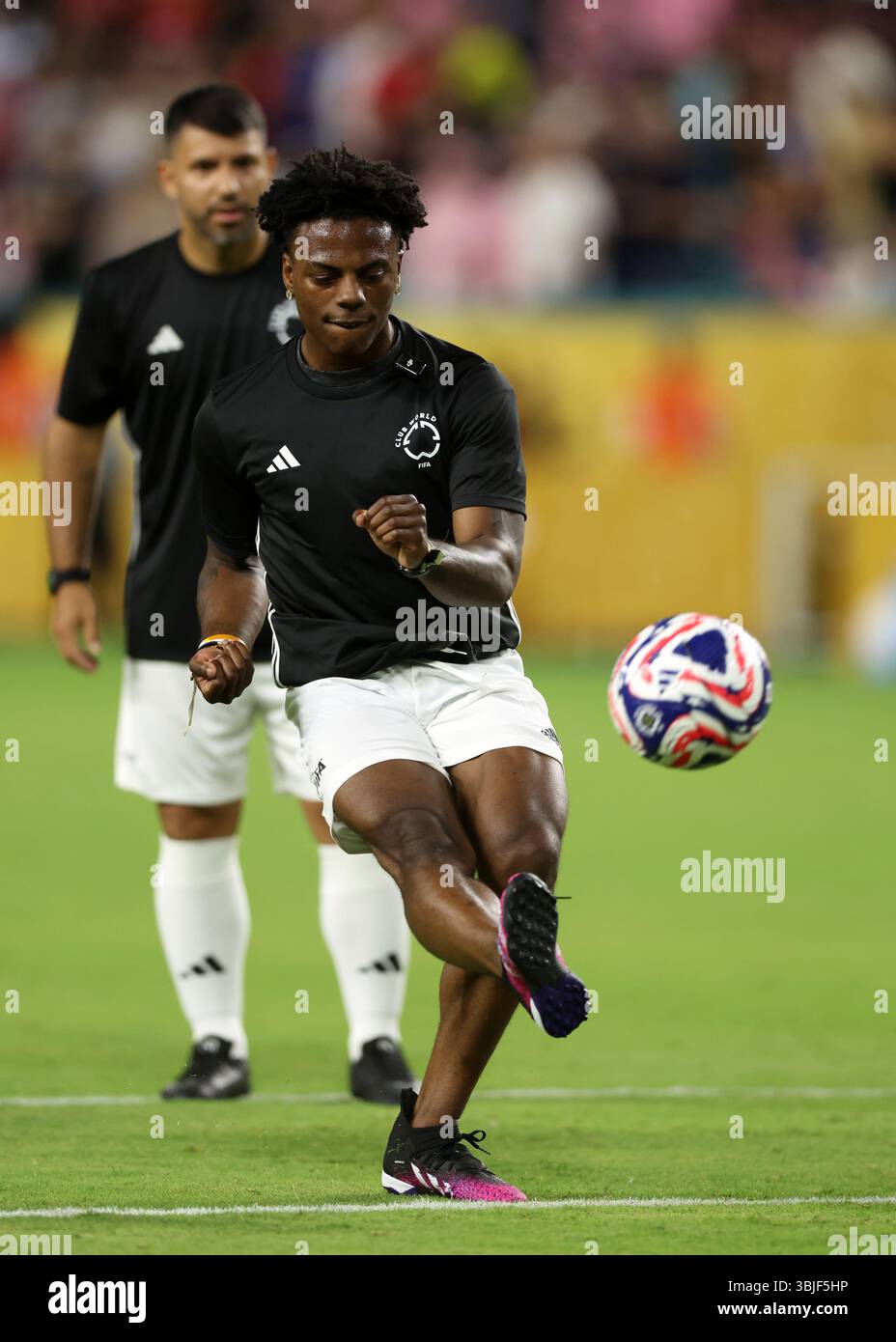 Ishowspeed hi-res stock photography and images - Alamy