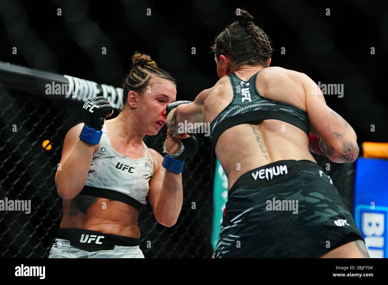 ATLANTA, GA - JUNE 14: Jamey-Lyn Horth and Vanessa Demopolous meet in ...