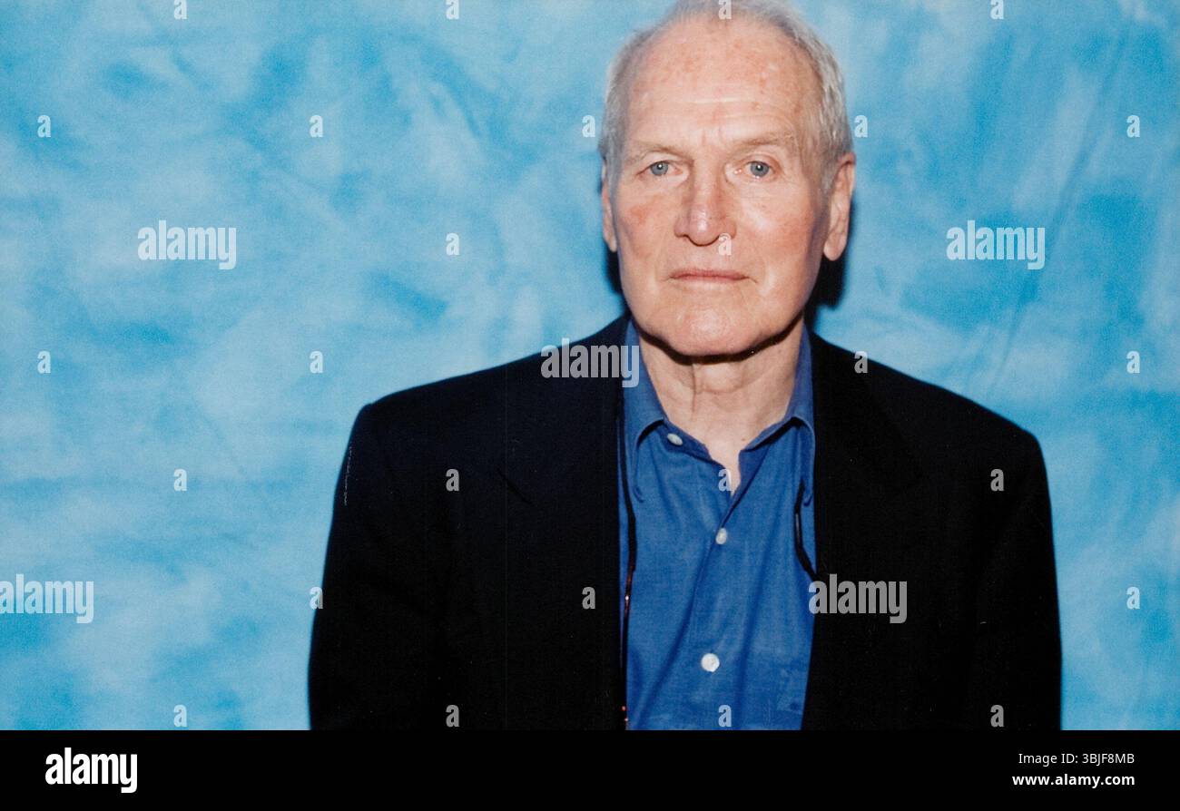 Retro celebrity portraits - Paul Newman, at a press conference event ...