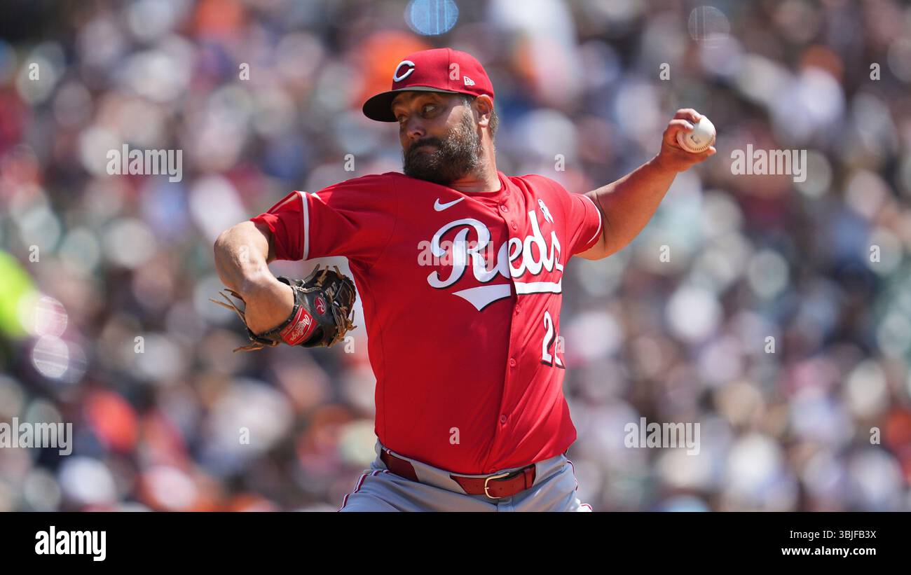Cincinnati Reds pitcher Wade Miley throws against the Detroit Tigers in ...