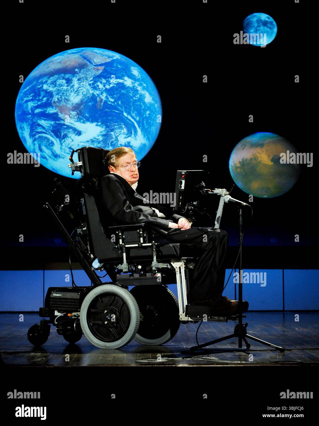 Stephen hawking hi-res stock photography and images - Alamy