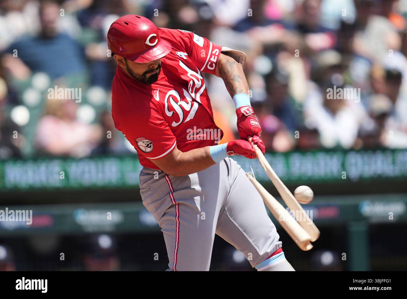 Cincinnati Reds' Christian Encarnacion-Strand breaks his bat hitting ...