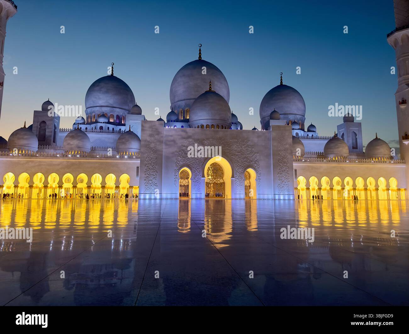 The Sheikh Zayed Mosque at sunset Stock Photo - Alamy