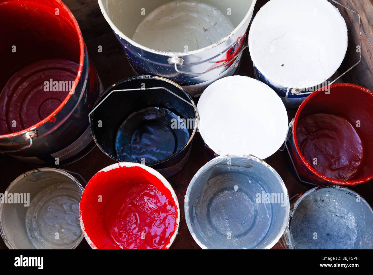 Empty paint buckets with drips, top view Stock Photo - Alamy