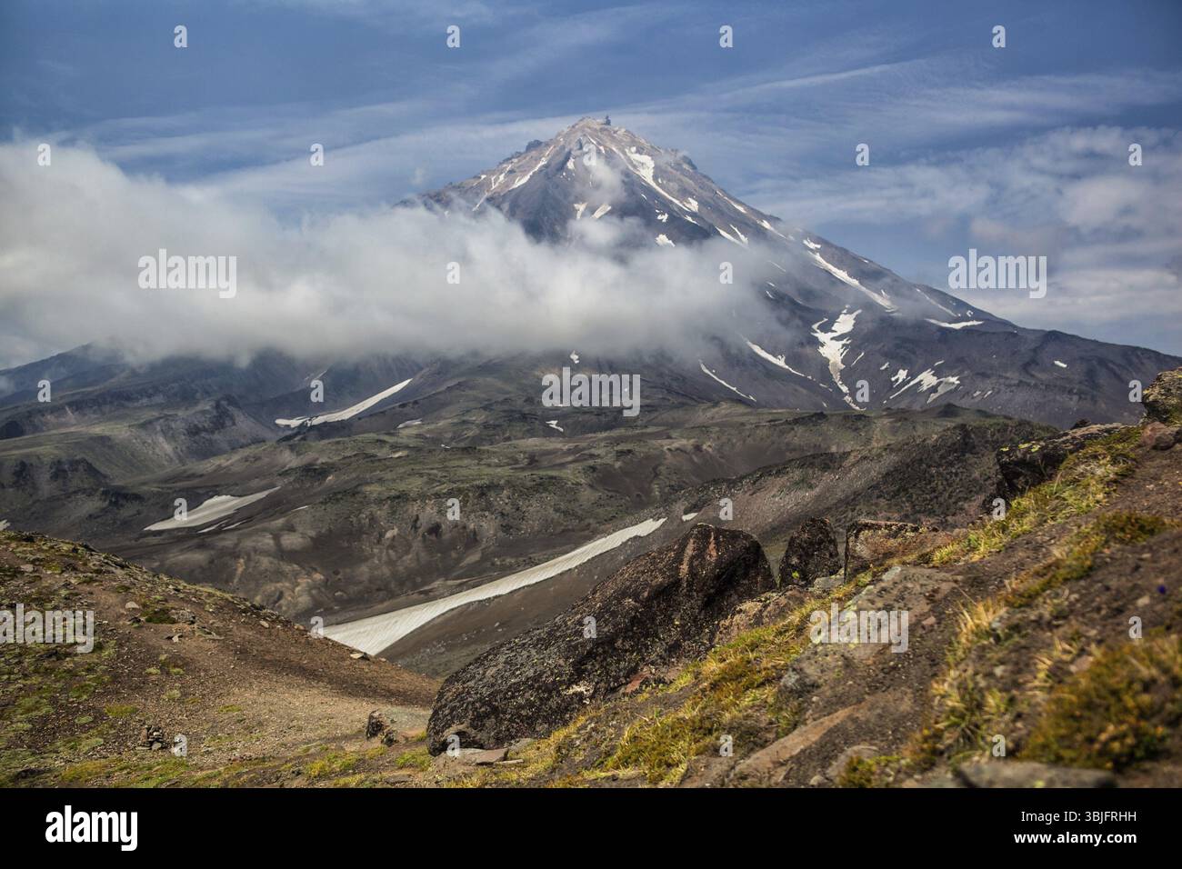 Mountains and volcanoes. Beautiful landscape of Kamchatka Peninsula ...