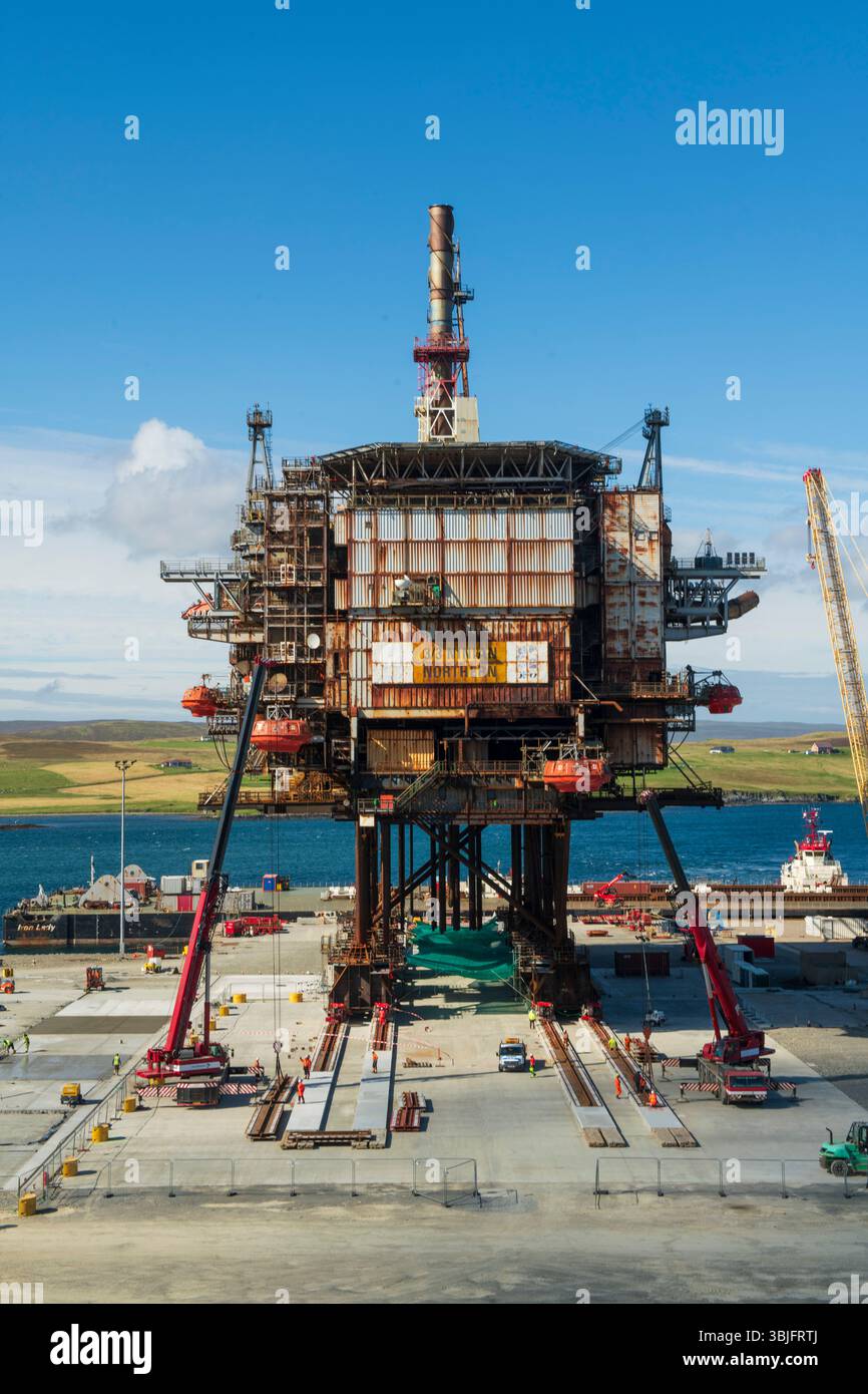 Ninian North platform topside arrives at Dales Voe Base, Shetland, for ...