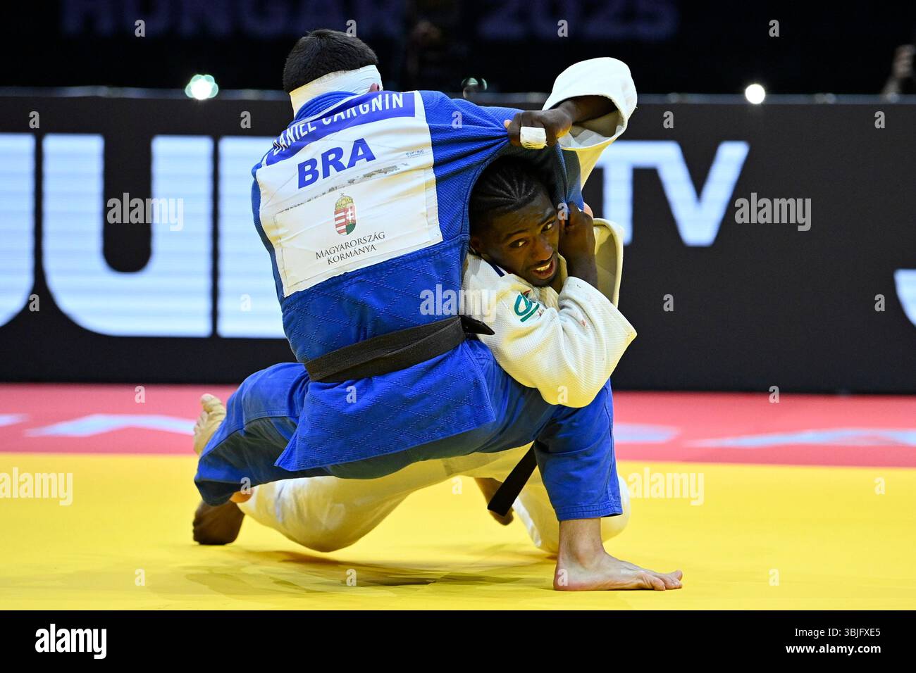 Joan-Benjamin Gaba of France, right, and Brazil's Daniel Cargnin fight ...