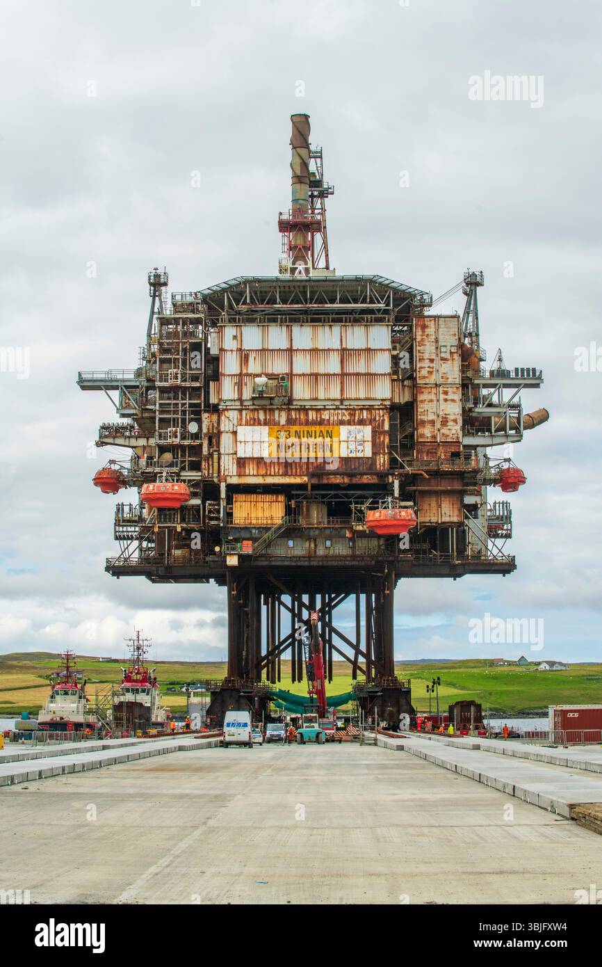 Ninian North platform topside arrives at Dales Voe Base, Shetland, for ...