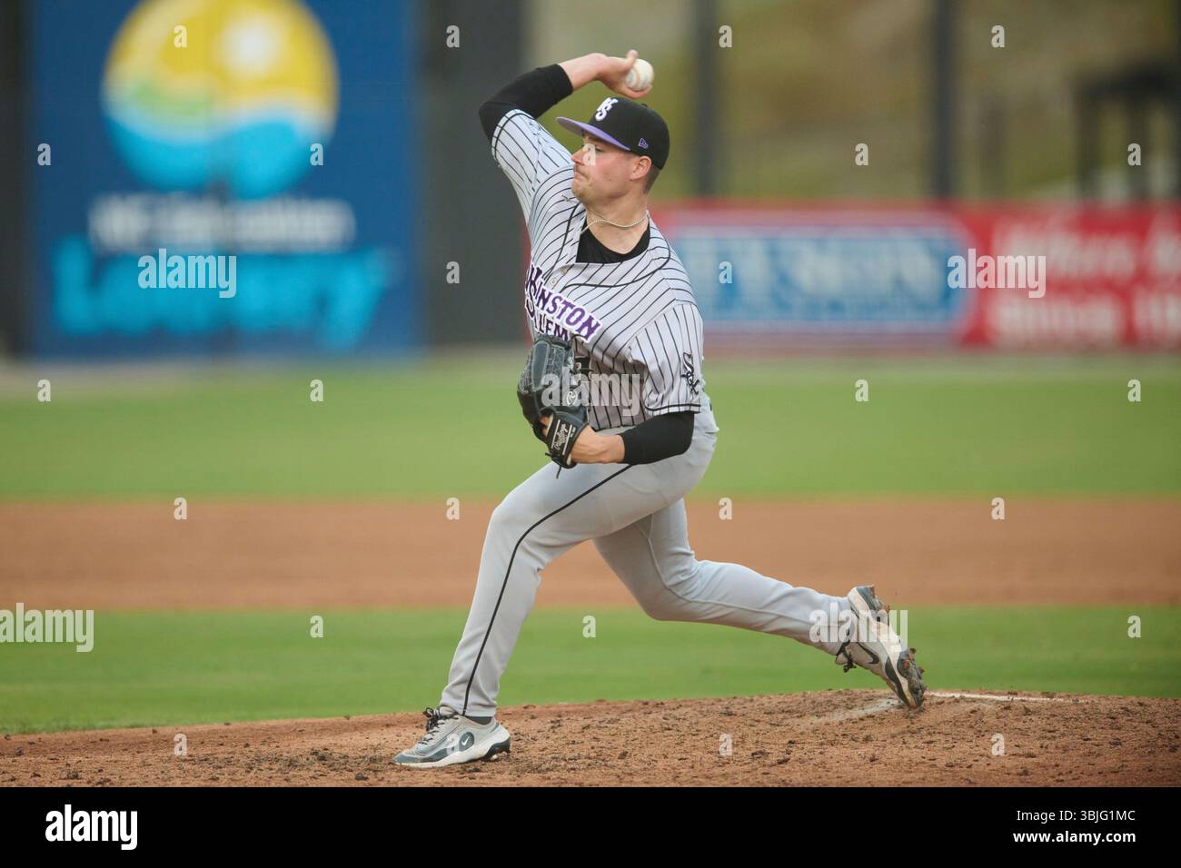 Winston-Salem Dash pitcher Morris Austin (17) delivers a pitch during a ...