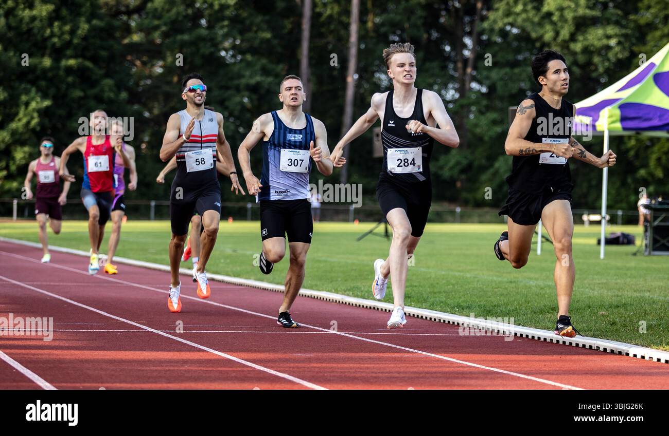 Pfungstadt, Deutschland. 14th June, 2025. Packendes 800m-Finish ...