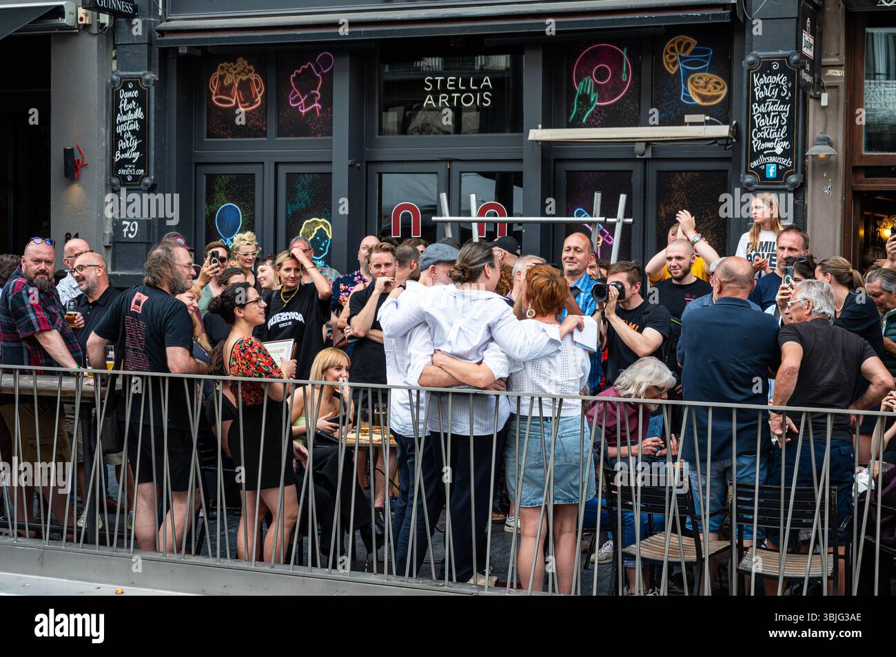 Dense crowd cheering celebration hi-res stock photography and images ...