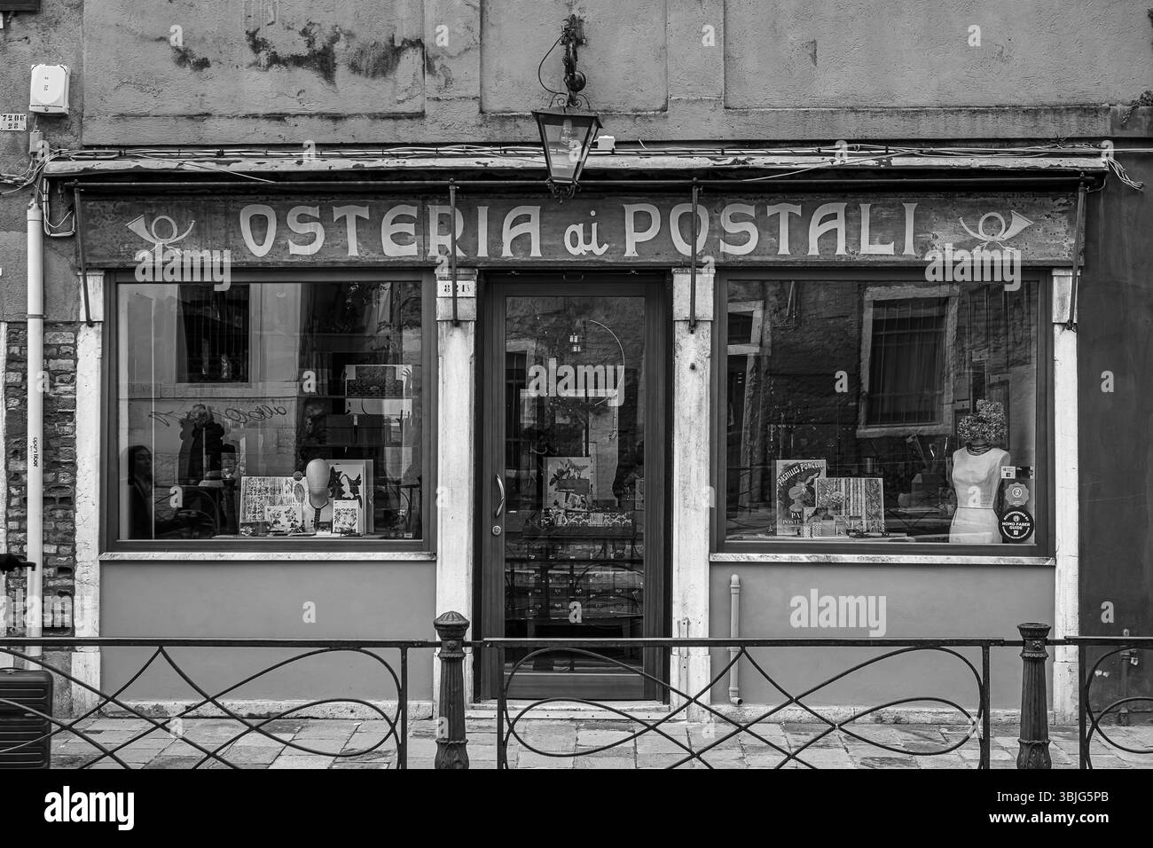 Restaurant stock Black and White Stock Photos & Images - Alamy