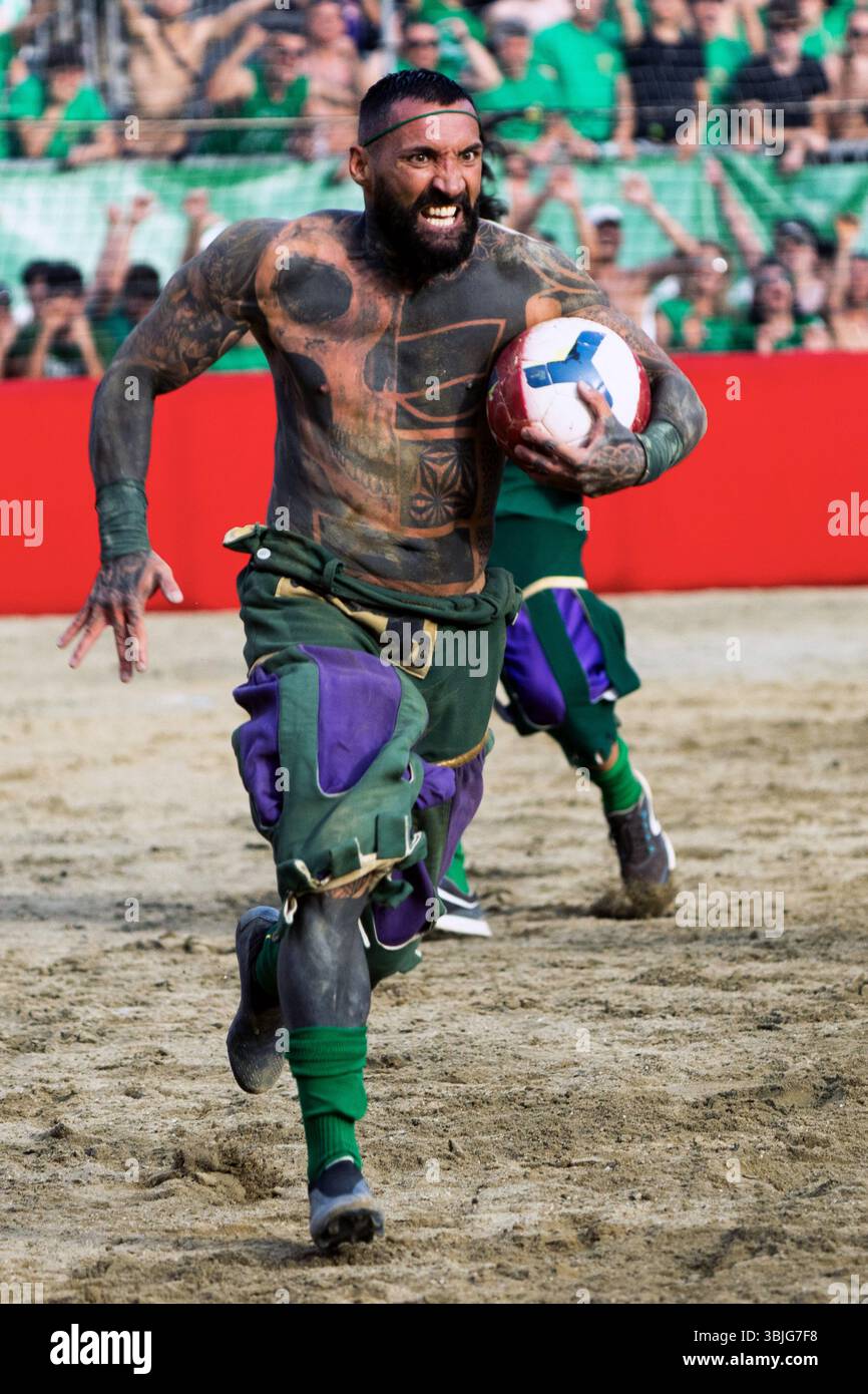 Florence, Historical Florentine Football Match Bianchi Verdi in Piazza ...