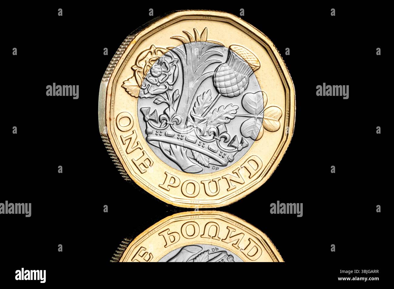 2022 1 pound coin hi-res stock photography and images - Alamy