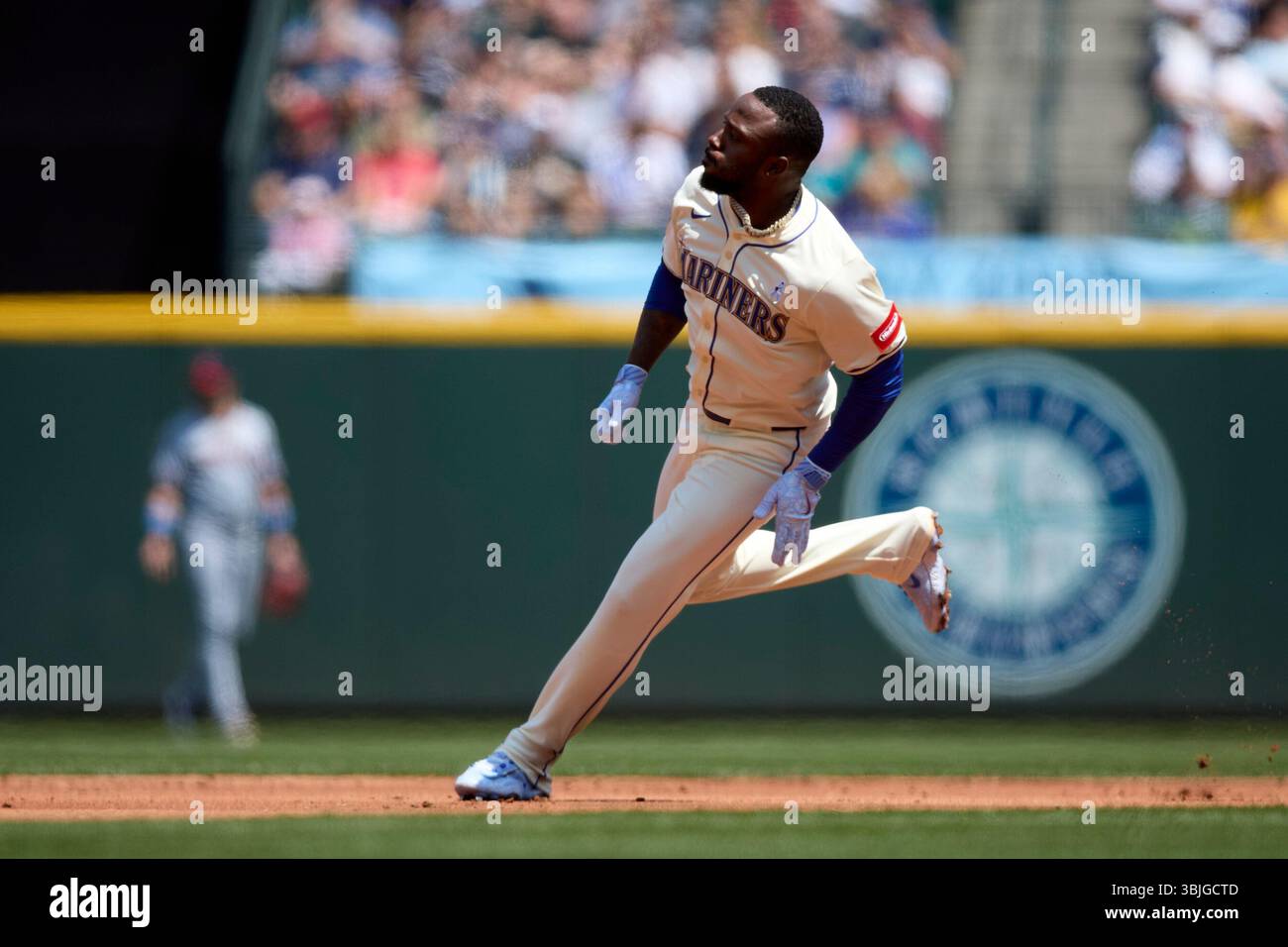 Seattle Mariners' Randy Arozarena advances to third from first during ...