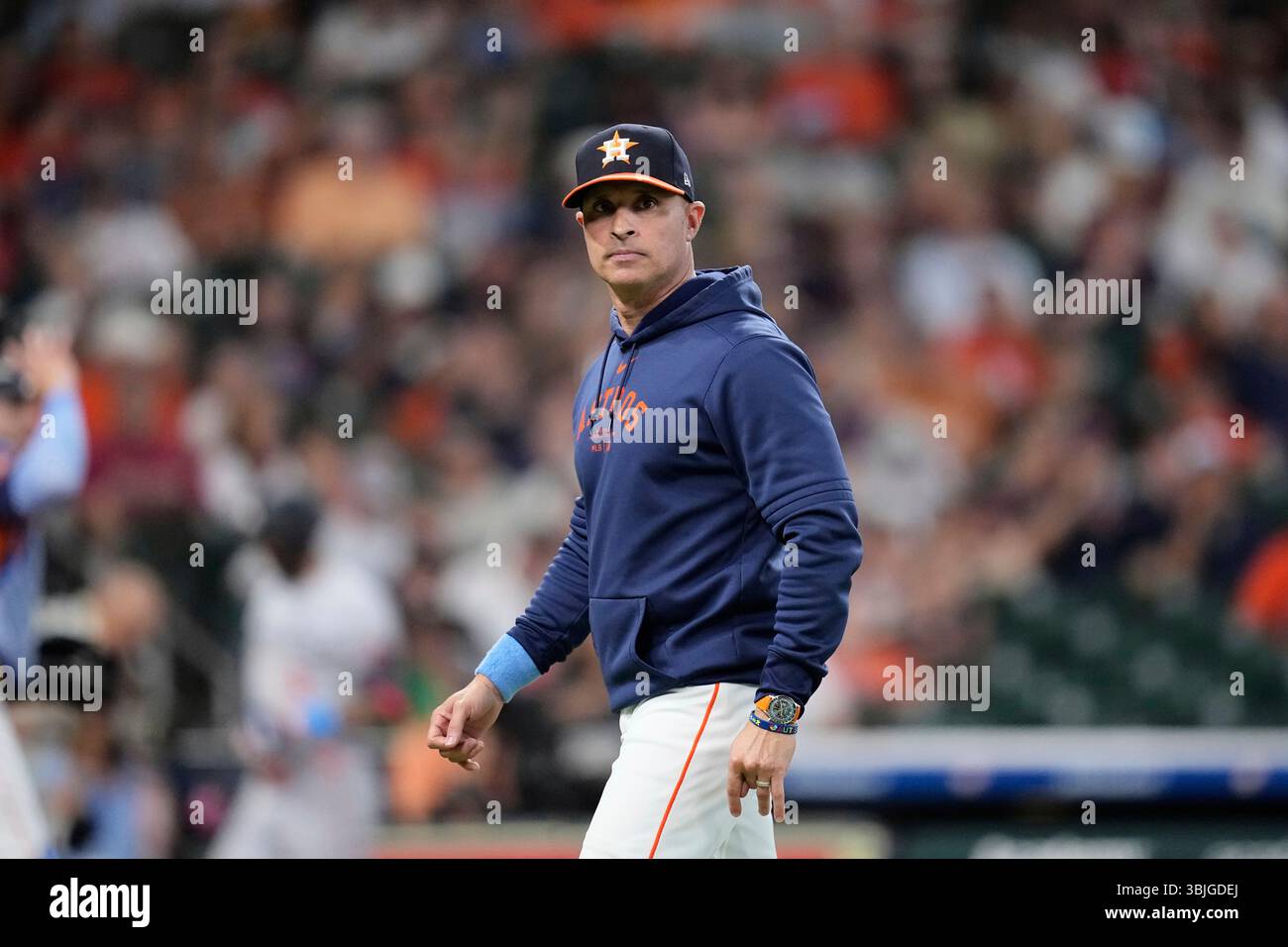 Houston Astros manager Joe Espada walks back to the dugout during the ...