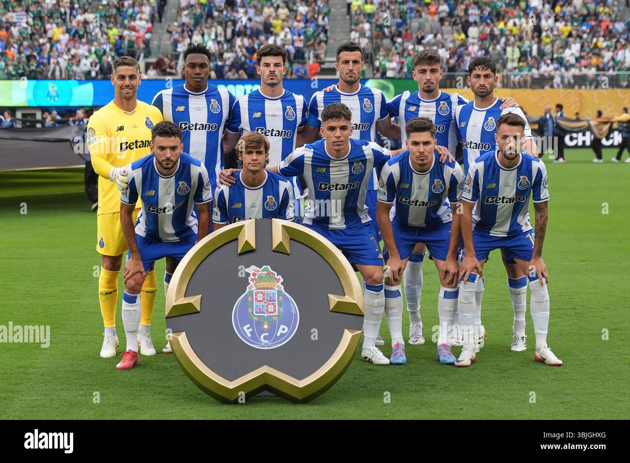 FC Porto players line up for a team photo before playing against ...