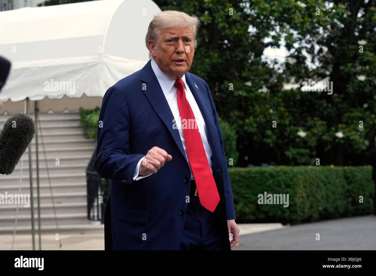 President Donald Trump walks to board Marine One after speakiing with ...