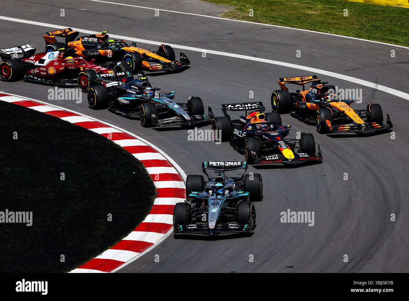 Start of the race: 63 RUSSELL George (gbr), Mercedes AMG F1 Team W16 ...