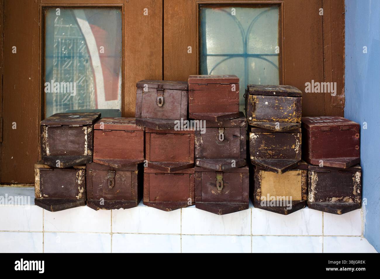 Door side donation boxes hi-res stock photography and images - Alamy