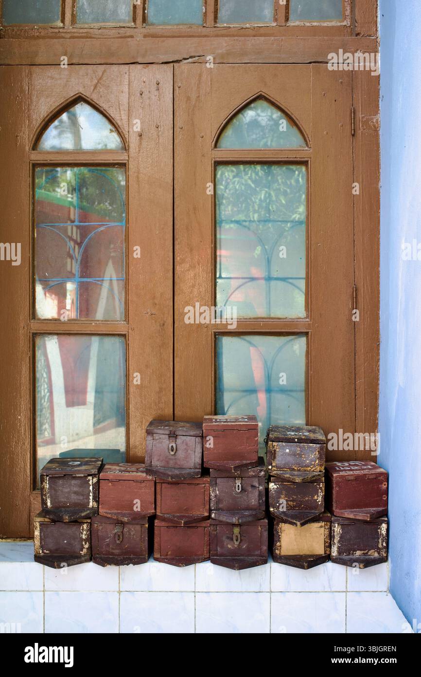Door side donation boxes hi-res stock photography and images - Alamy