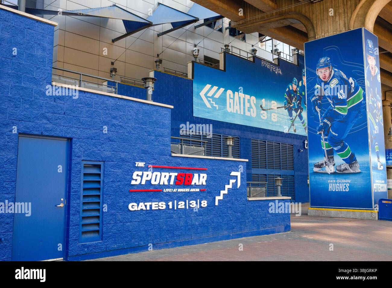 Sports bar rogers arena hi-res stock photography and images - Alamy