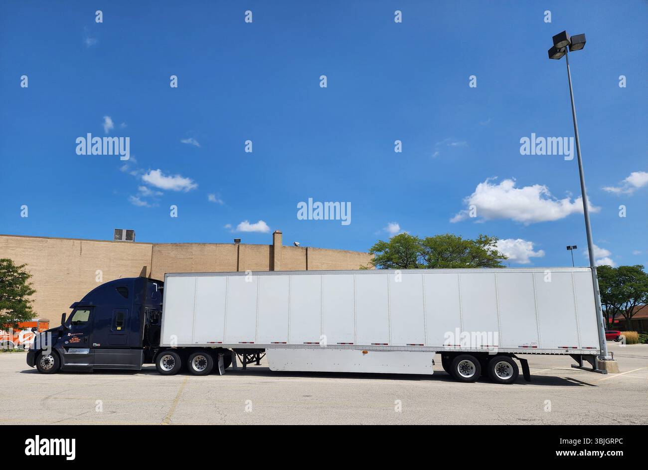 Freightliner cascadia heavy truck hi-res stock photography and images ...