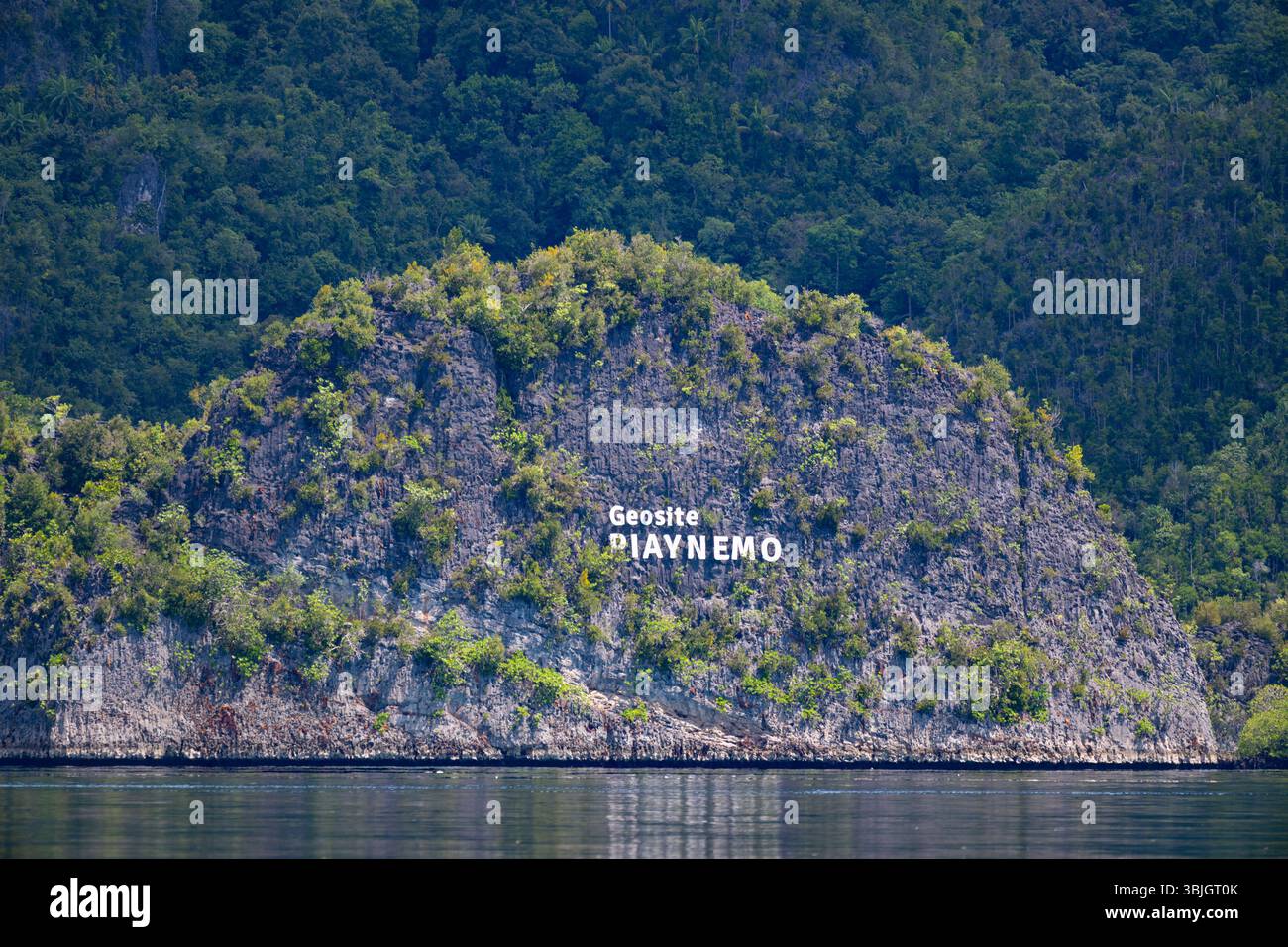 Sign on an outcrop for the Geosite Piaynemo, a renowned tourist ...