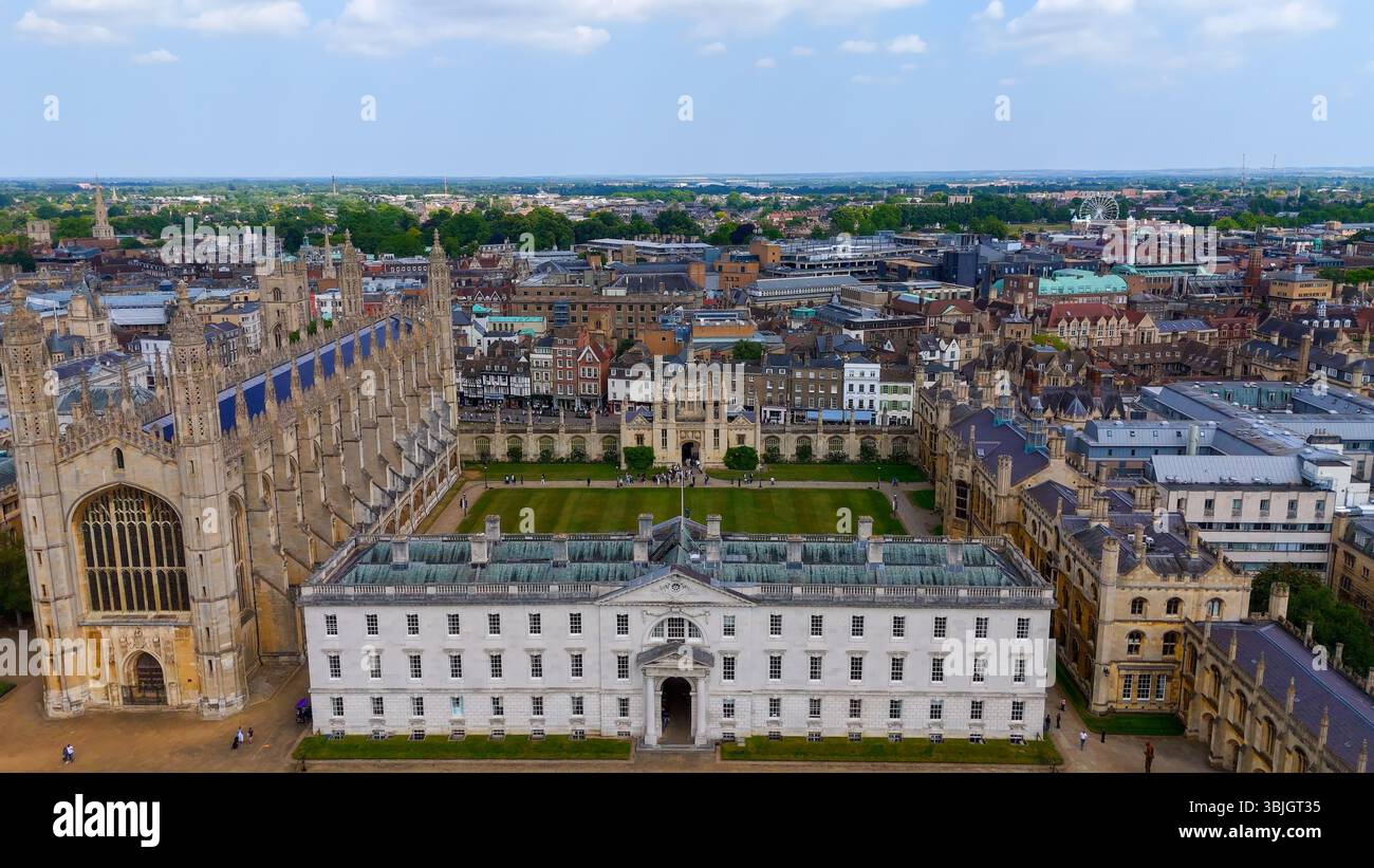 Aerial view of Cambridge University campus with King's College Chapel ...