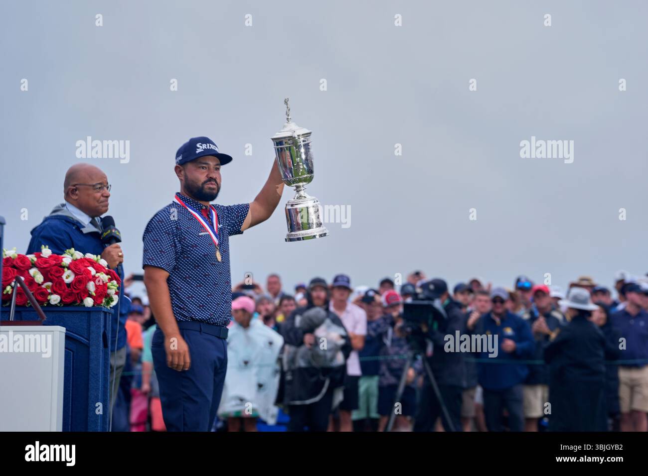 J.J. Spaun celebrates with the trophy after winning the U.S. Open golf ...